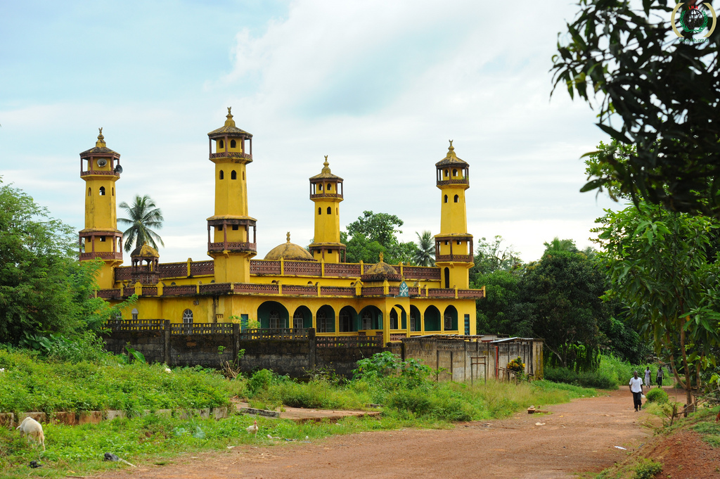 http://tendtotravel.com/wp-content/uploads/2011/10/a-mosque-in-Lunsar ...